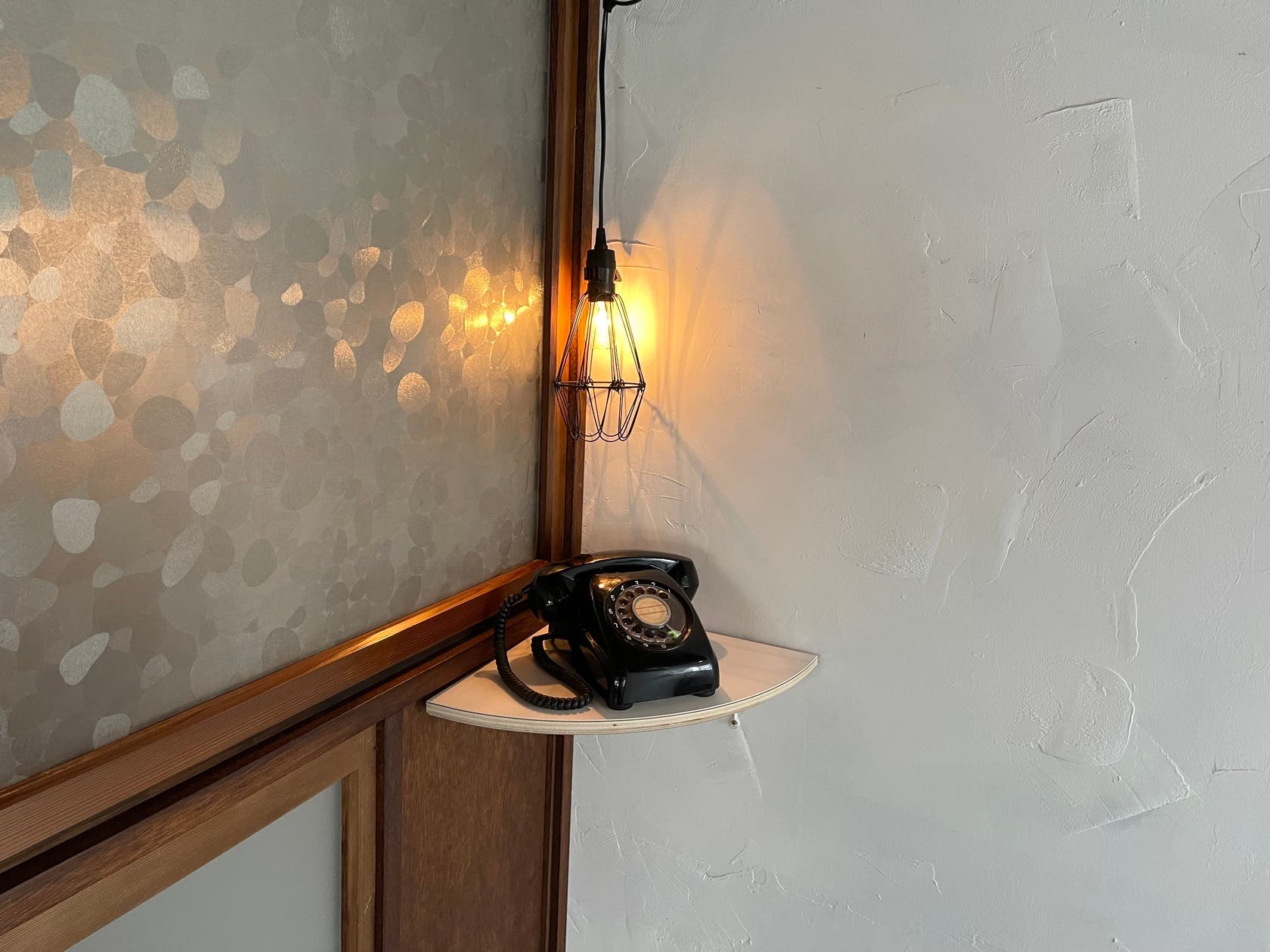 大山駅から徒歩8分。築50年の町工場の2階にある、古道具に囲まれた懐かしい雰囲気のカフェ。撮影場所としておすすめです。の写真6