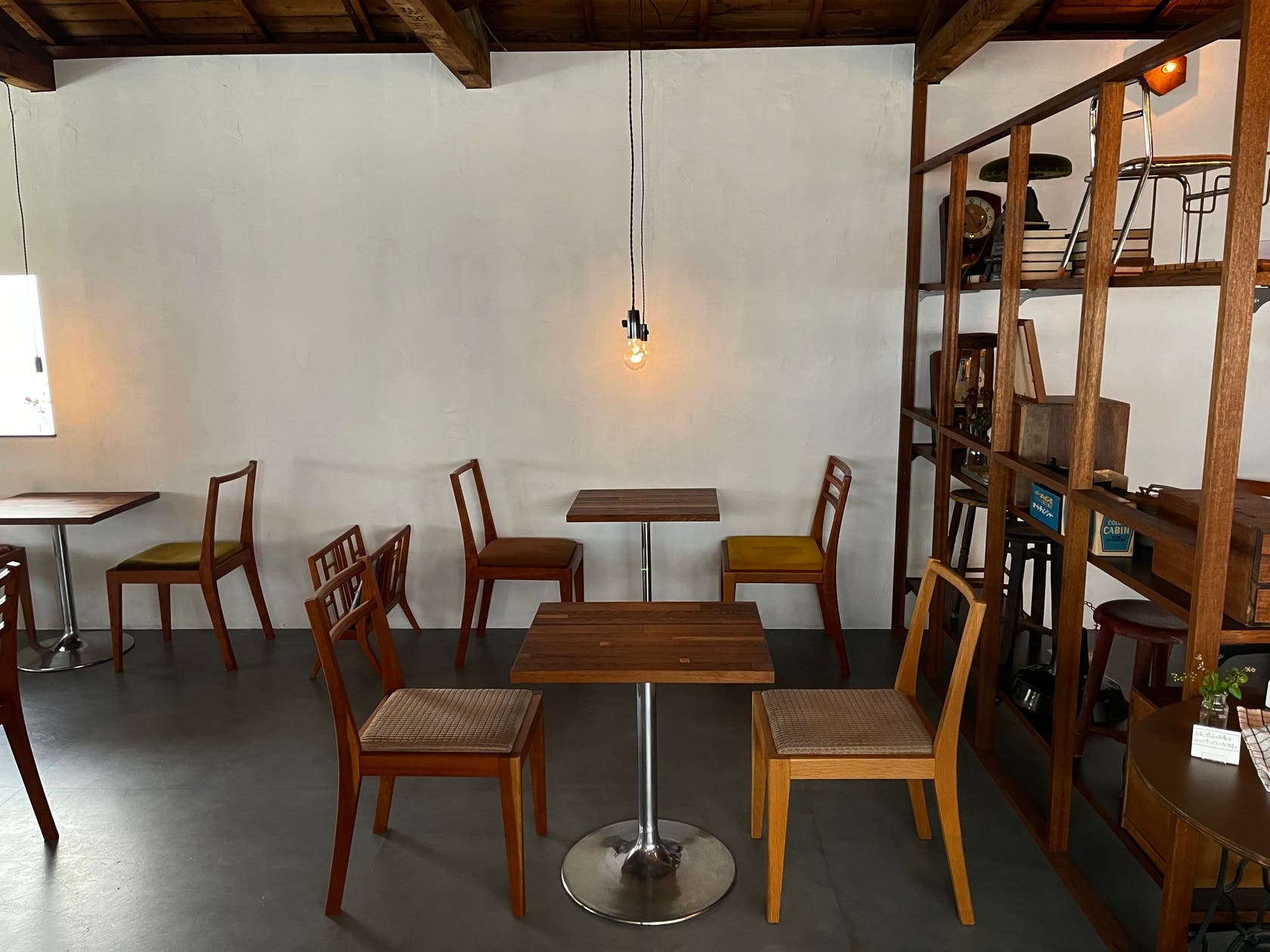 大山駅から徒歩8分。築50年の町工場の2階にある、古道具に囲まれた懐かしい雰囲気のカフェ。撮影場所としておすすめです。の写真12