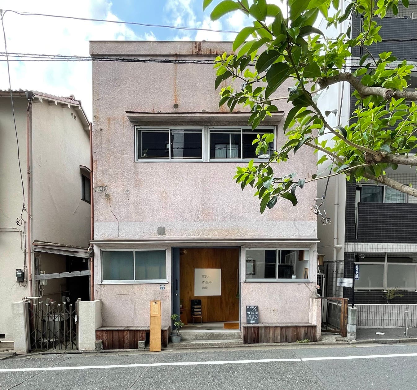 大山駅から徒歩8分。築50年の町工場の2階にある、古道具に囲まれた懐かしい雰囲気のカフェ。撮影場所としておすすめです。の写真17