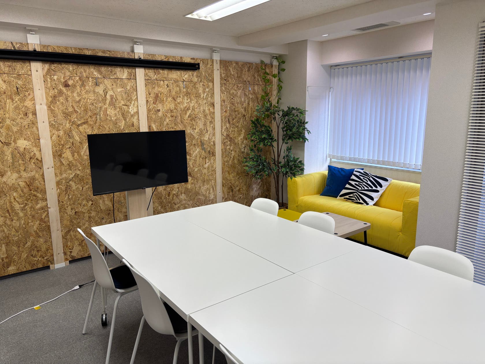 【新富町・八丁堀駅近】会議・打ち合わせ・研修／飲食可🍻懇親会もできるスペースの写真1