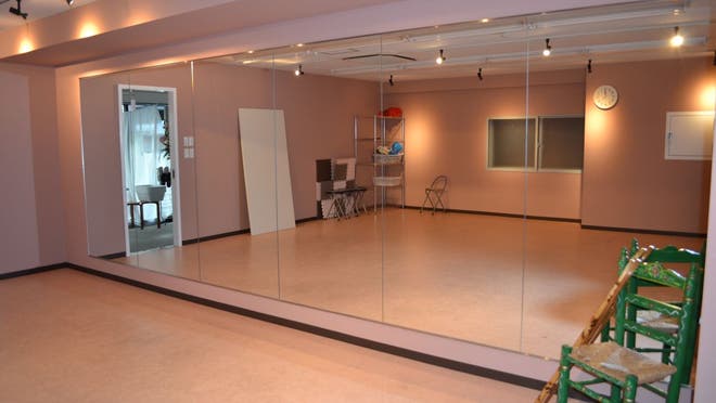 【大スタジオ】ダンス用防音充実!! 2方向窓解放、路面ドア開放でも音問題クリアできる安心な希少スタジオでレッスンやセミナーの写真1
