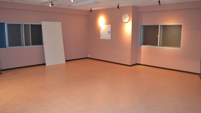 【大スタジオ】ダンス用防音充実!! 2方向窓解放、路面ドア開放でも音問題クリアできる安心な希少スタジオでレッスンやセミナーの写真3