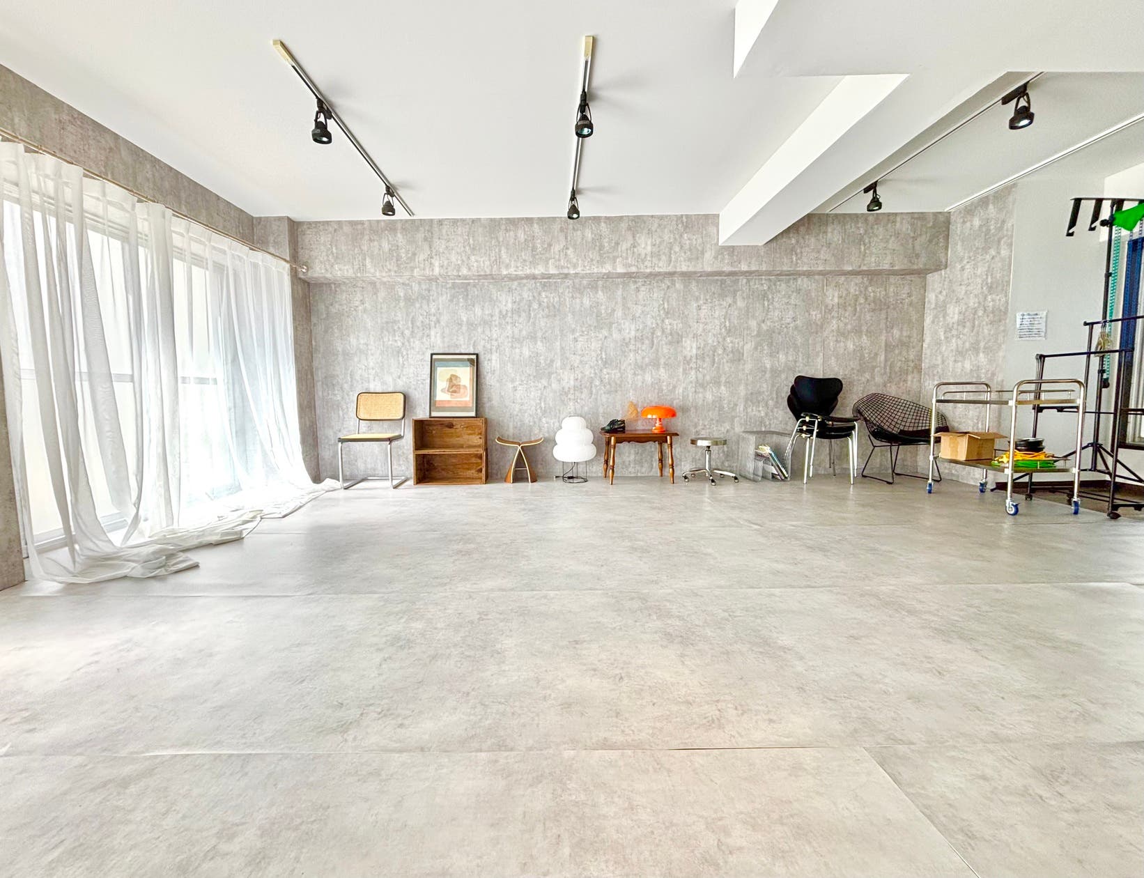 代々木上原4分 代々木公園8分|両面採光南西向き|ミッドセンチュリー×自然光 撮影スタジオの写真3