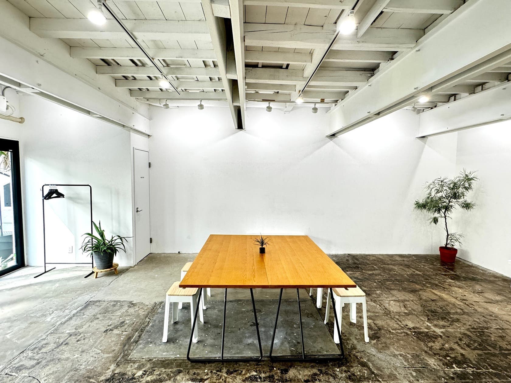 【１F路面】カフェカウンター併設。撮影、展示会、ギャラリーやPOP-UP、セミナー、ワークショップ等、多用途で使えます。の写真5