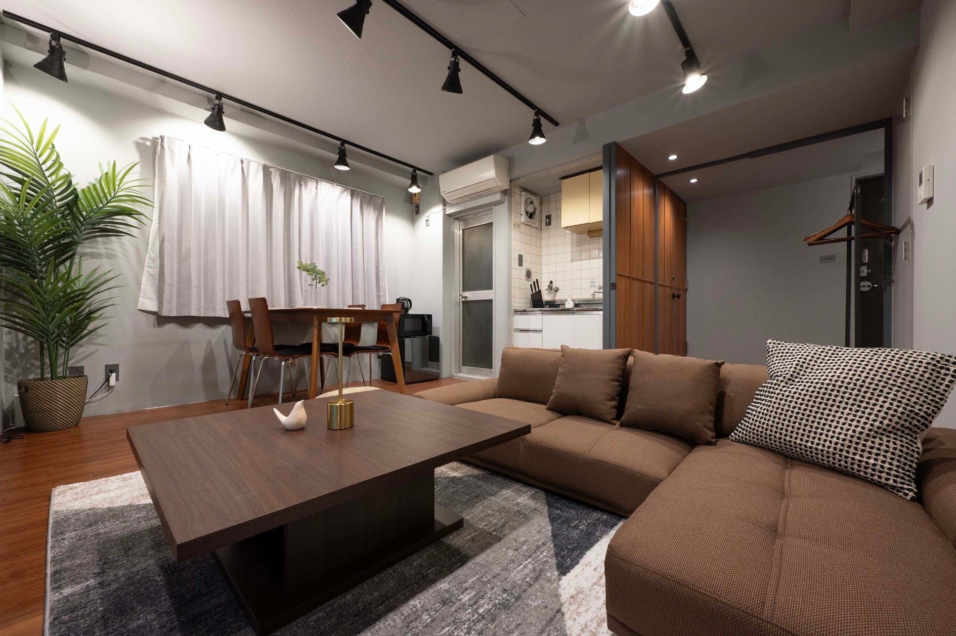 渋谷駅4分🚶‍♂️43型📺大人な隠れ家空間🍷YouTube各種撮影👌🎥CRIB渋谷宮益坂の写真1