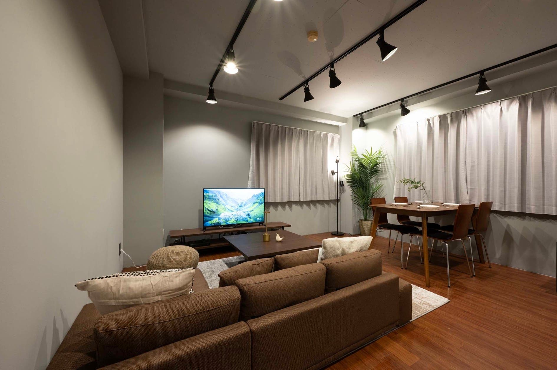 渋谷駅4分🚶‍♂️43型📺大人な隠れ家空間🍷YouTube各種撮影👌🎥CRIB渋谷宮益坂の写真2