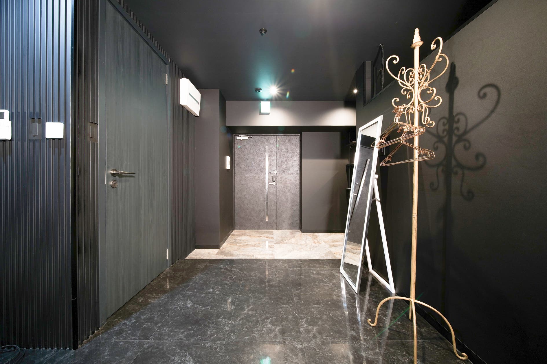 Luxury Sweet room ６F　高級感のあるBlookを基調とした時間貸しスペースの写真13