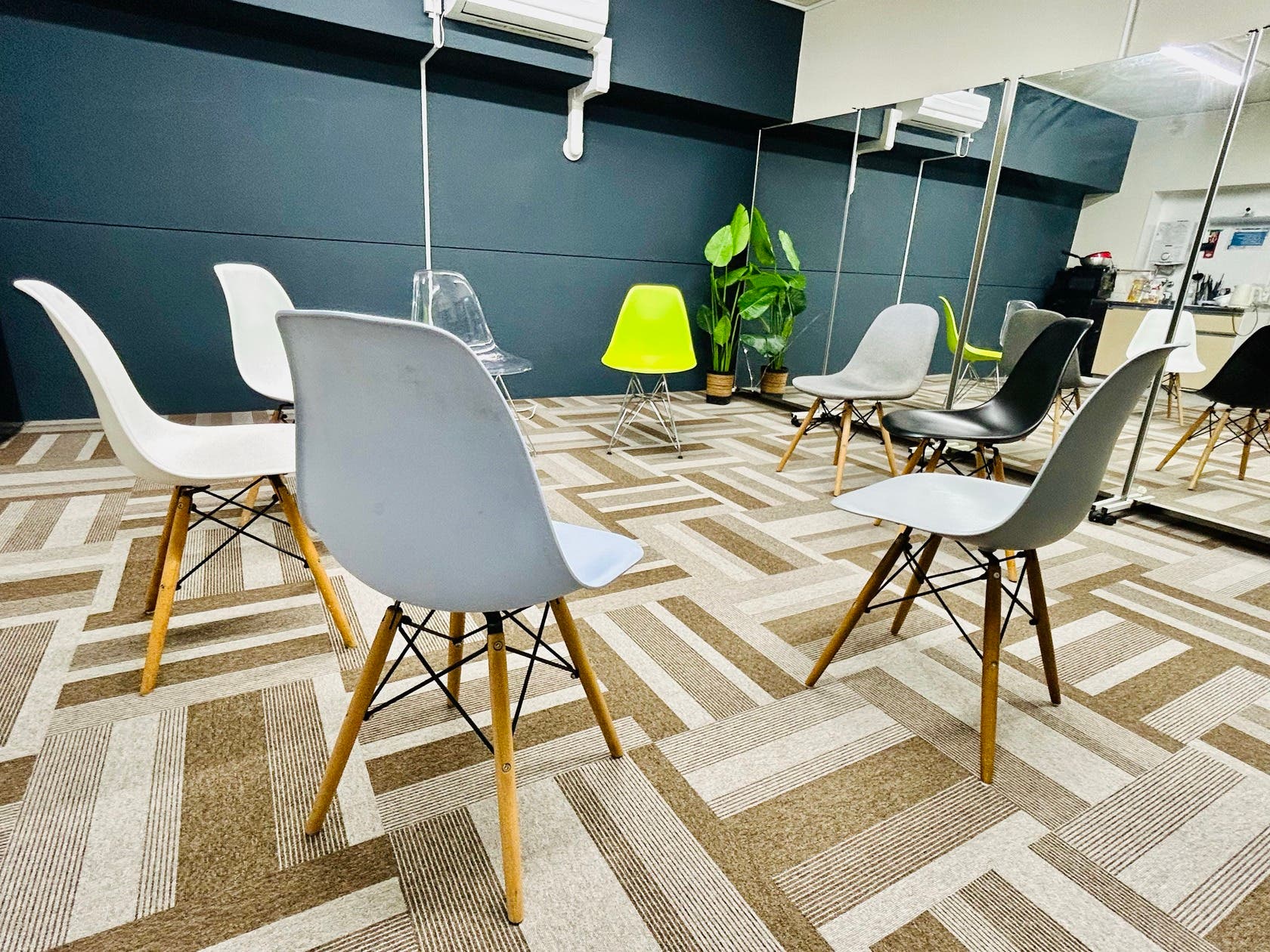 騒ぎ放題‼️ダンスミラー🕺🪩横浜駅徒歩５分🚶１階広々、リフォームしたてで綺麗なキッチンありダンススタジオオープン‼️の写真9