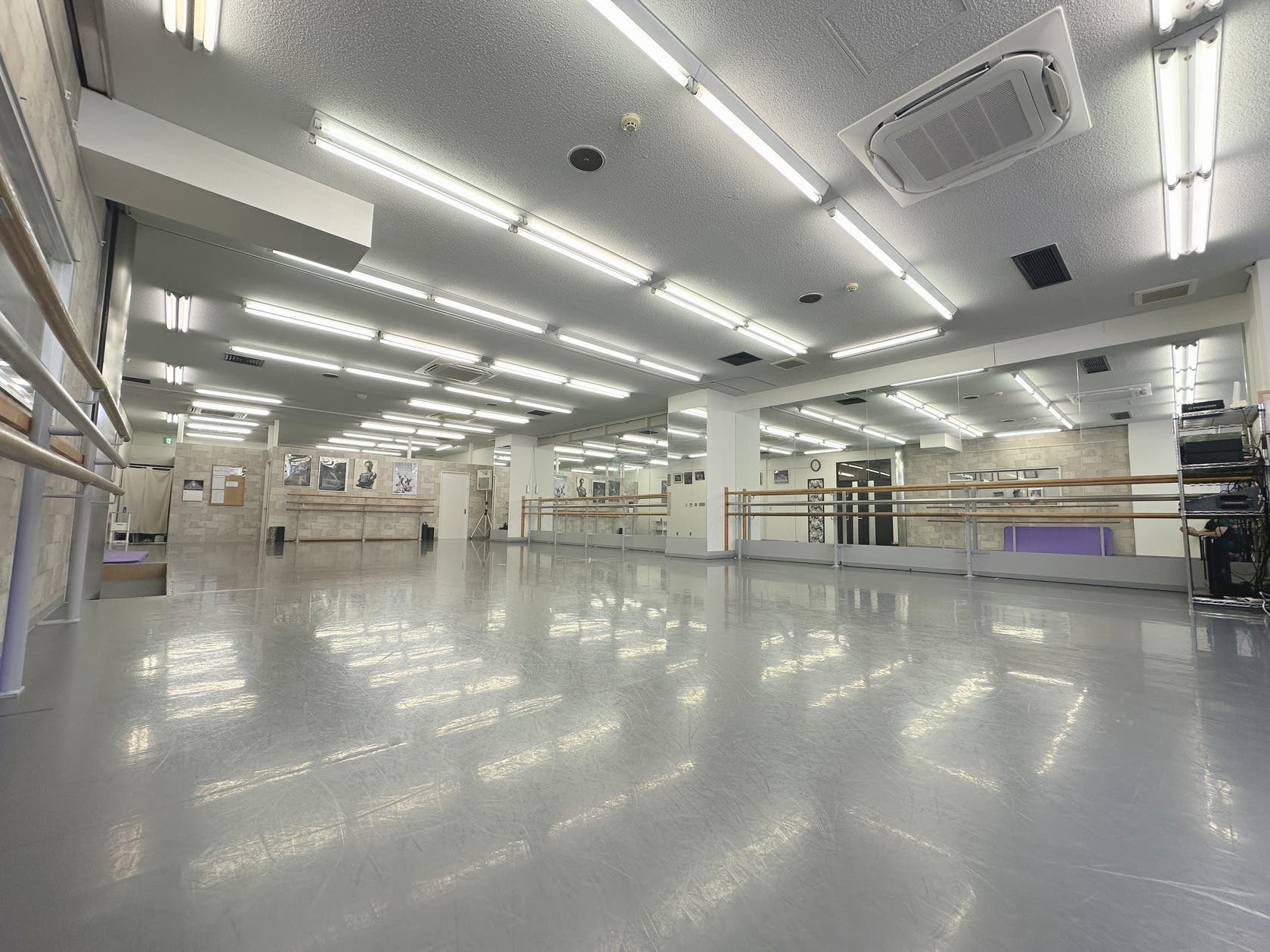 大阪メトロ谷町線・中央線「谷町四丁目駅」から徒歩1分の好立地。アクセス抜群で、初めての方でも迷いにくい場所です。の写真1