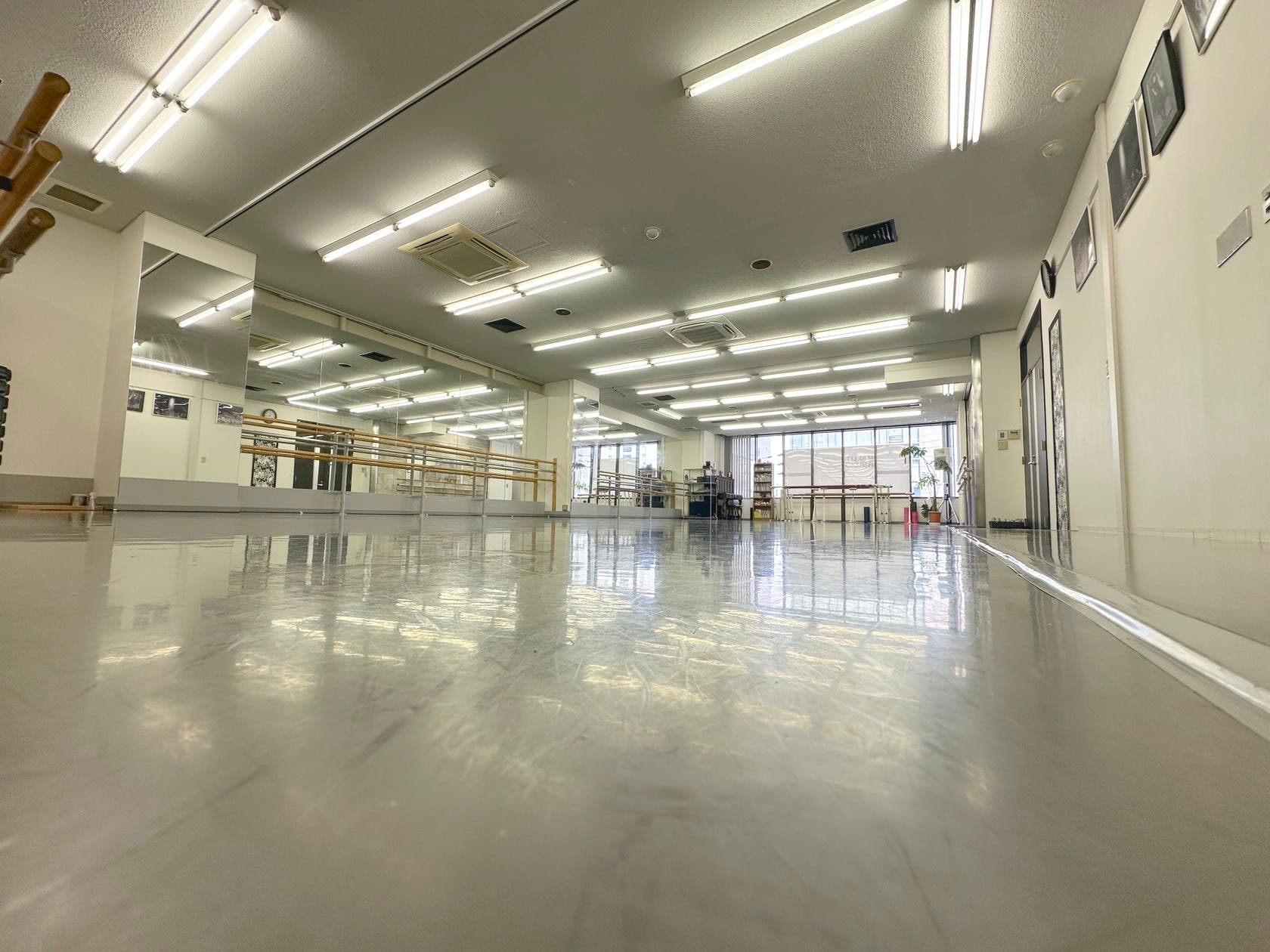 大阪メトロ谷町線・中央線「谷町四丁目駅」から徒歩1分の好立地。アクセス抜群で、初めての方でも迷いにくい場所です。の写真2