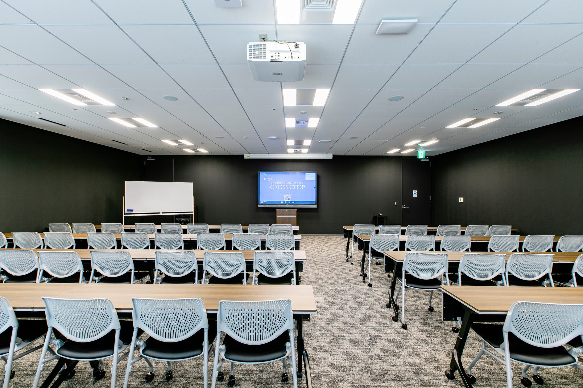 スペモ/新橋駅近徒歩4分/会議/セミナー/講演会/モニター完備/784_CROSSCOOP新橋の写真14