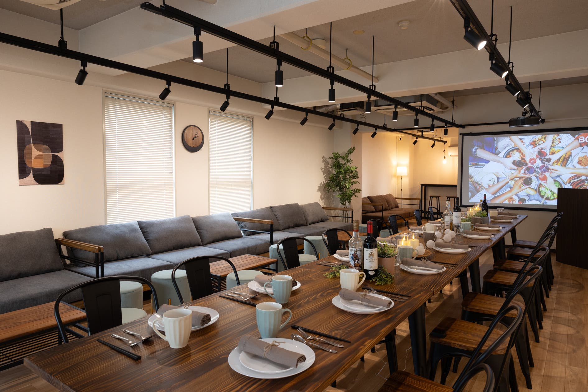 京都駅🚶徒歩5分で大型スペース！/最大着席56名/100㌅プロジェクター/飲食可/利用後清掃おまかせ可/ビジネスの写真7