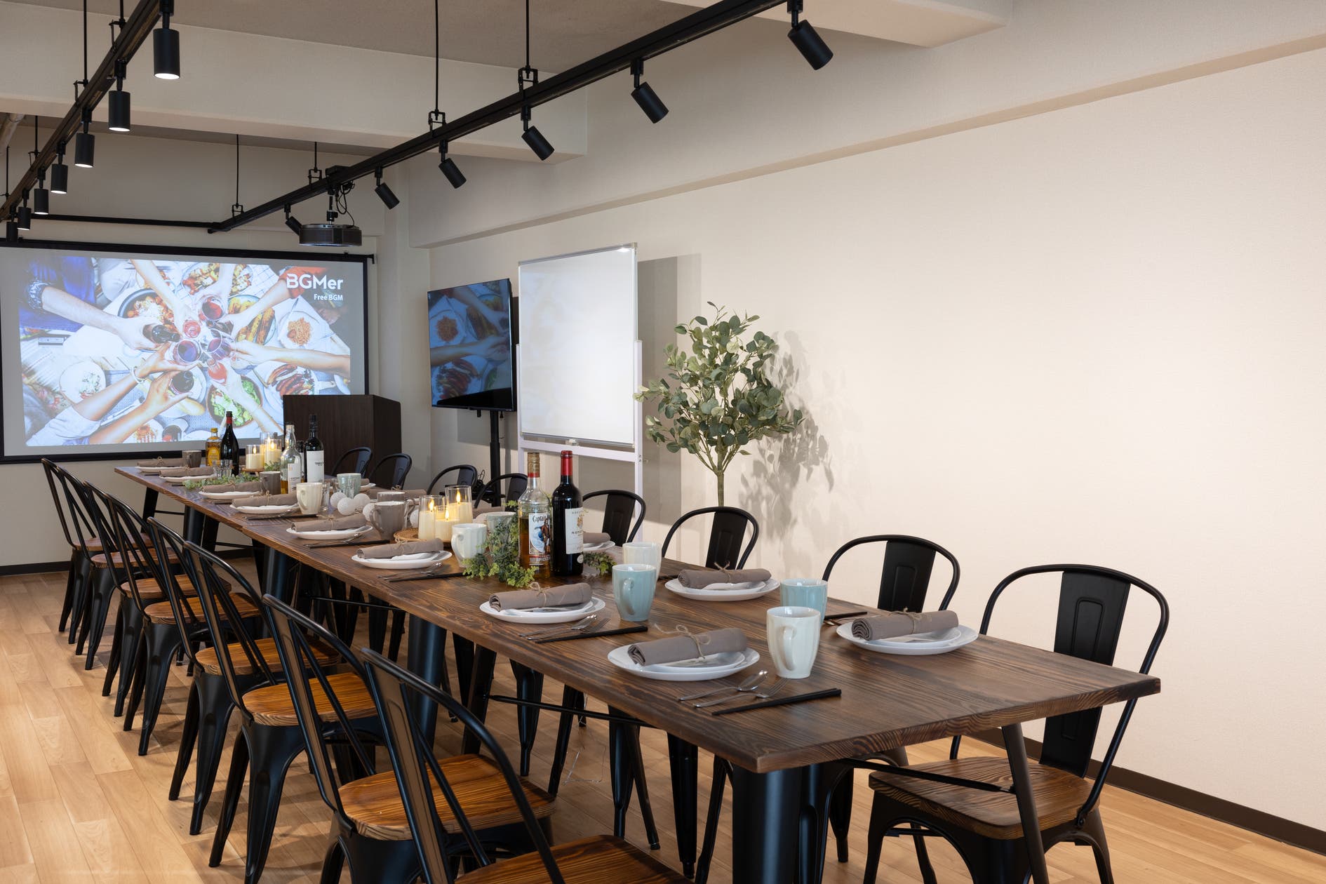 京都駅🚶徒歩5分で大型スペース！/最大着席56名/100㌅プロジェクター/飲食可/利用後清掃おまかせ可/ビジネスの写真10