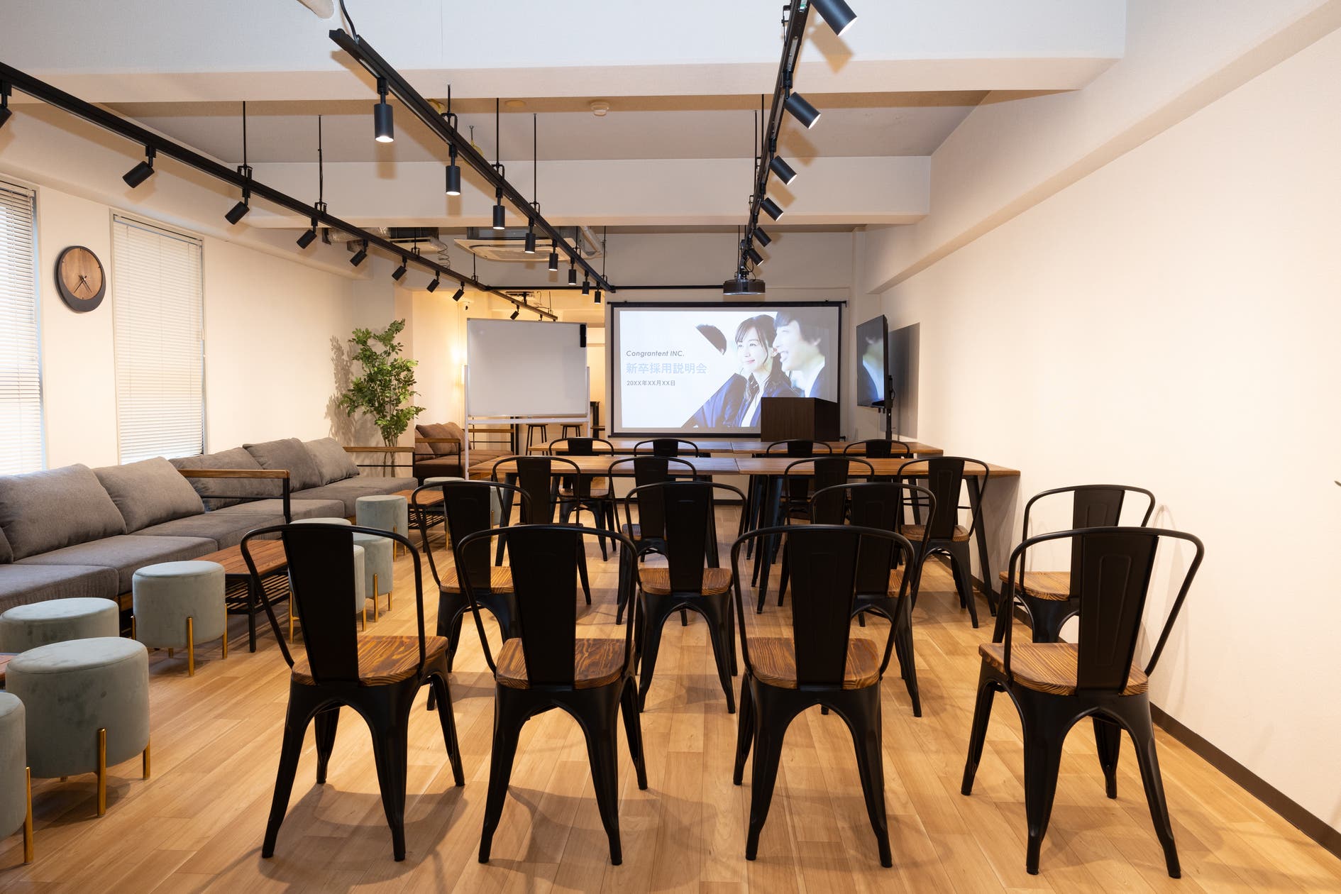 京都駅🚶徒歩5分で大型スペース！/最大着席56名/100㌅プロジェクター/飲食可/利用後清掃おまかせ可/ビジネスの写真12