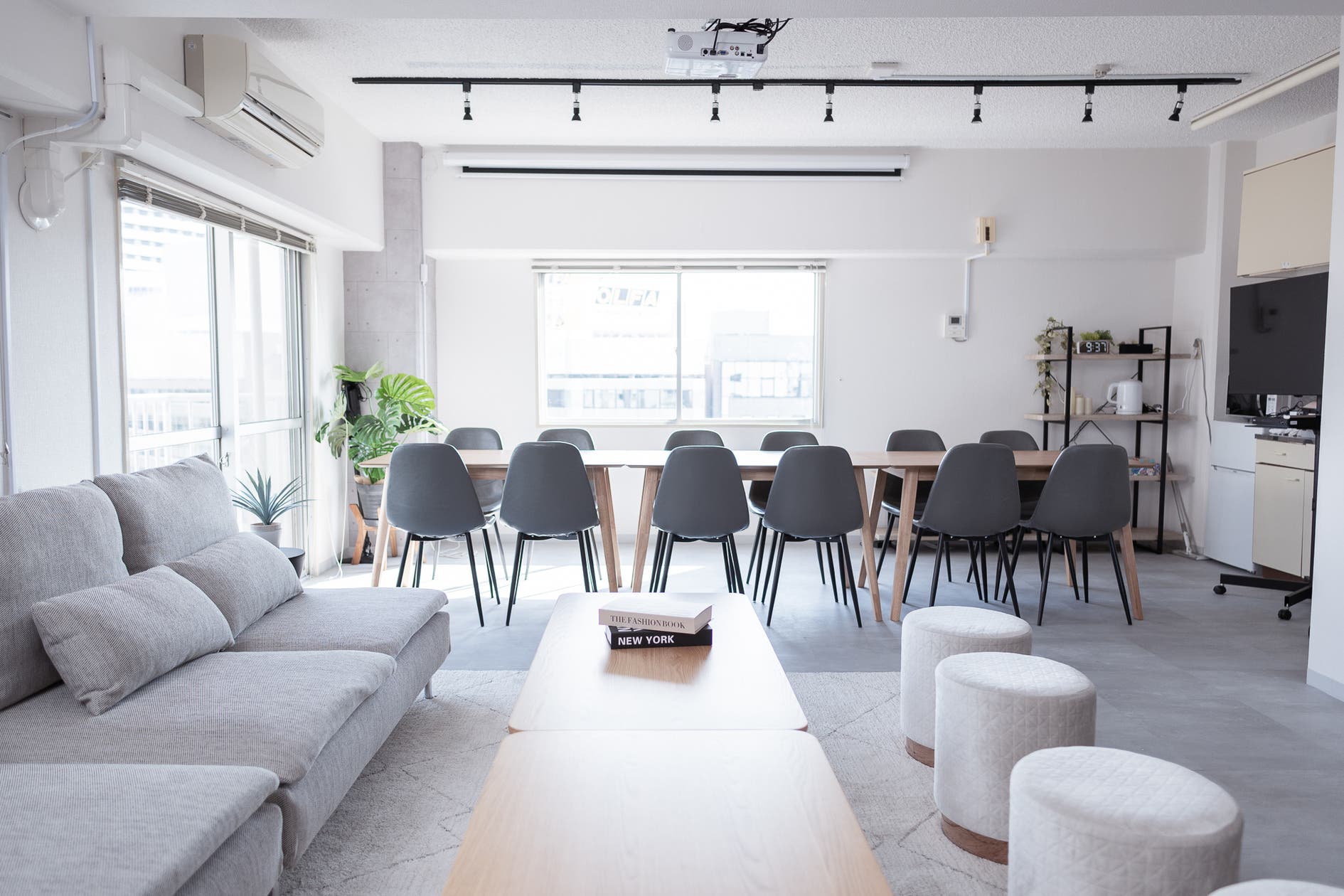 【⚠️残り4組限定価格】新大阪駅徒歩4分🚃🌻DEAR新大阪🔆大人数のオフ会や打ち上げにぴったり！ゲーム機🎮高速Wi-Fiの写真1