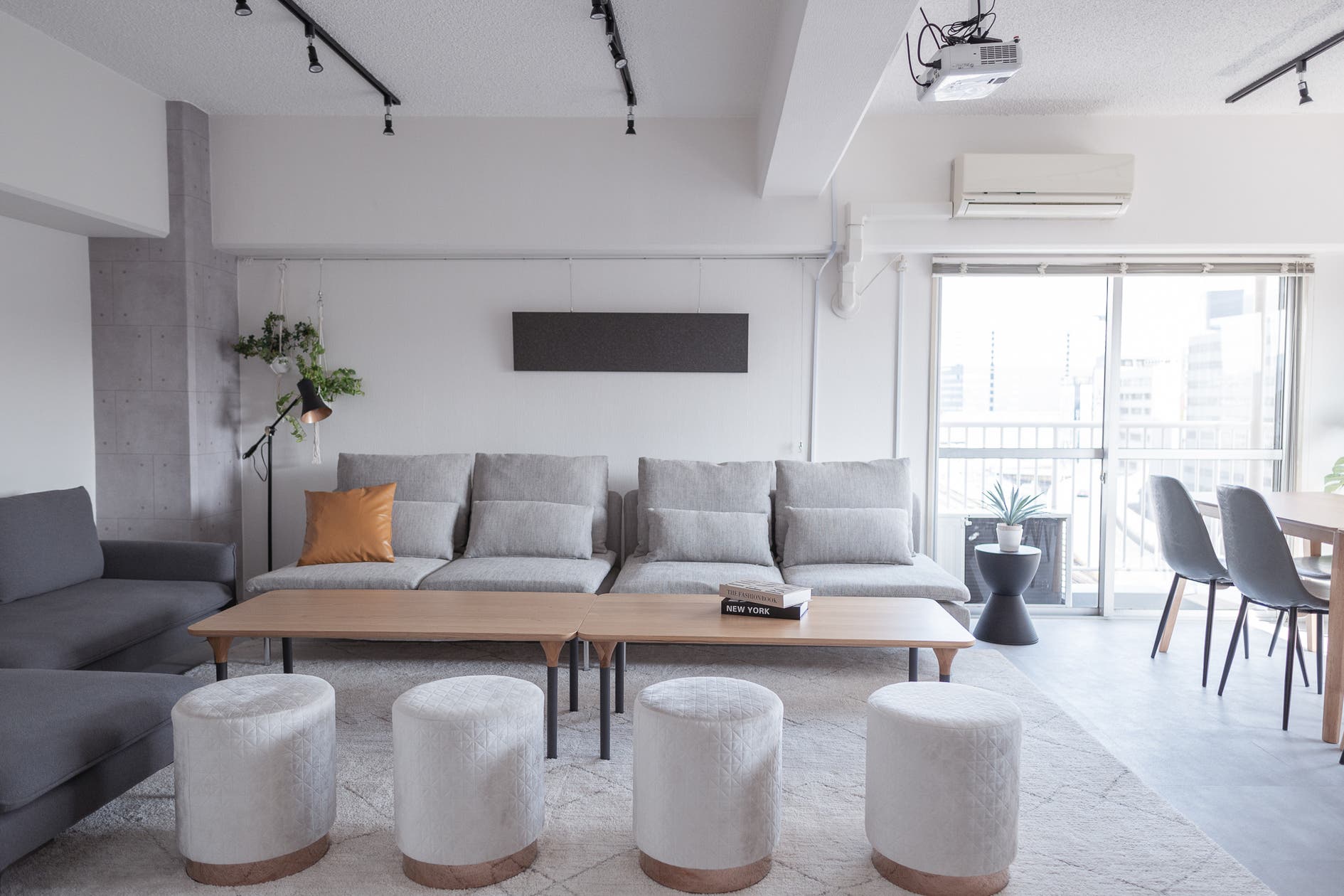 【⚠️残り4組限定価格】新大阪駅徒歩4分🚃🌻DEAR新大阪🔆大人数のオフ会や打ち上げにぴったり！ゲーム機🎮高速Wi-Fiの写真2