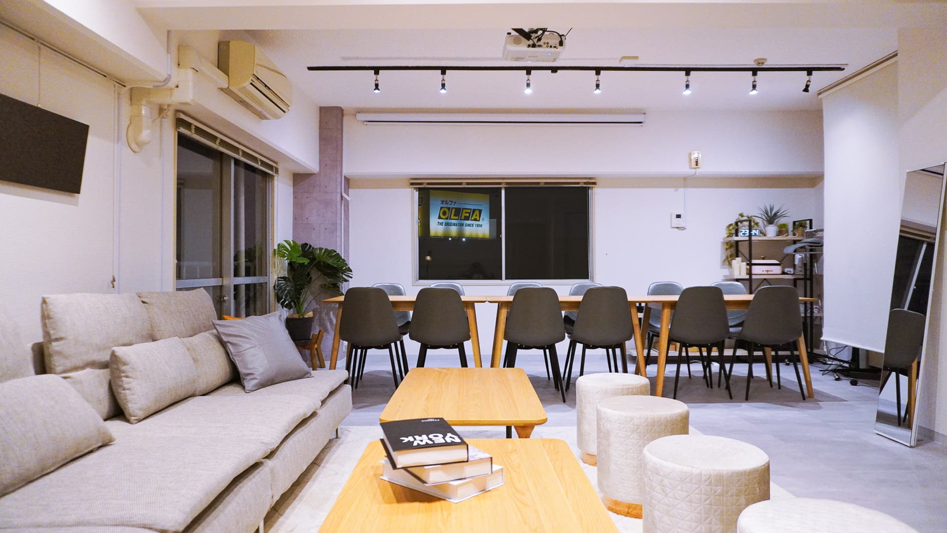 【⚠️残り4組限定価格】新大阪駅徒歩4分🚃🌻DEAR新大阪🔆大人数のオフ会や打ち上げにぴったり！ゲーム機🎮高速Wi-Fiの写真4