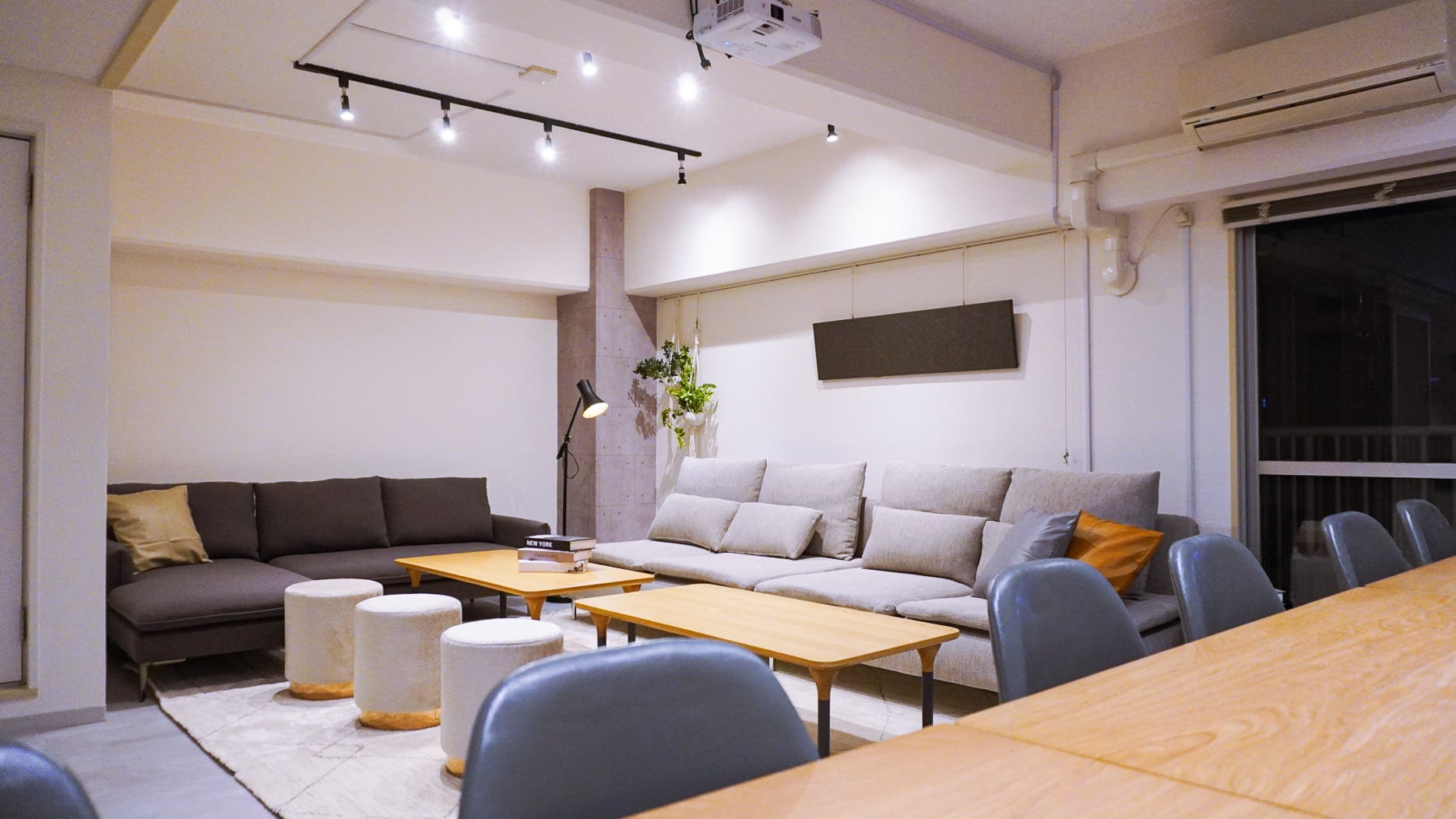 【⚠️残り4組限定価格】新大阪駅徒歩4分🚃🌻DEAR新大阪🔆大人数のオフ会や打ち上げにぴったり！ゲーム機🎮高速Wi-Fiの写真8