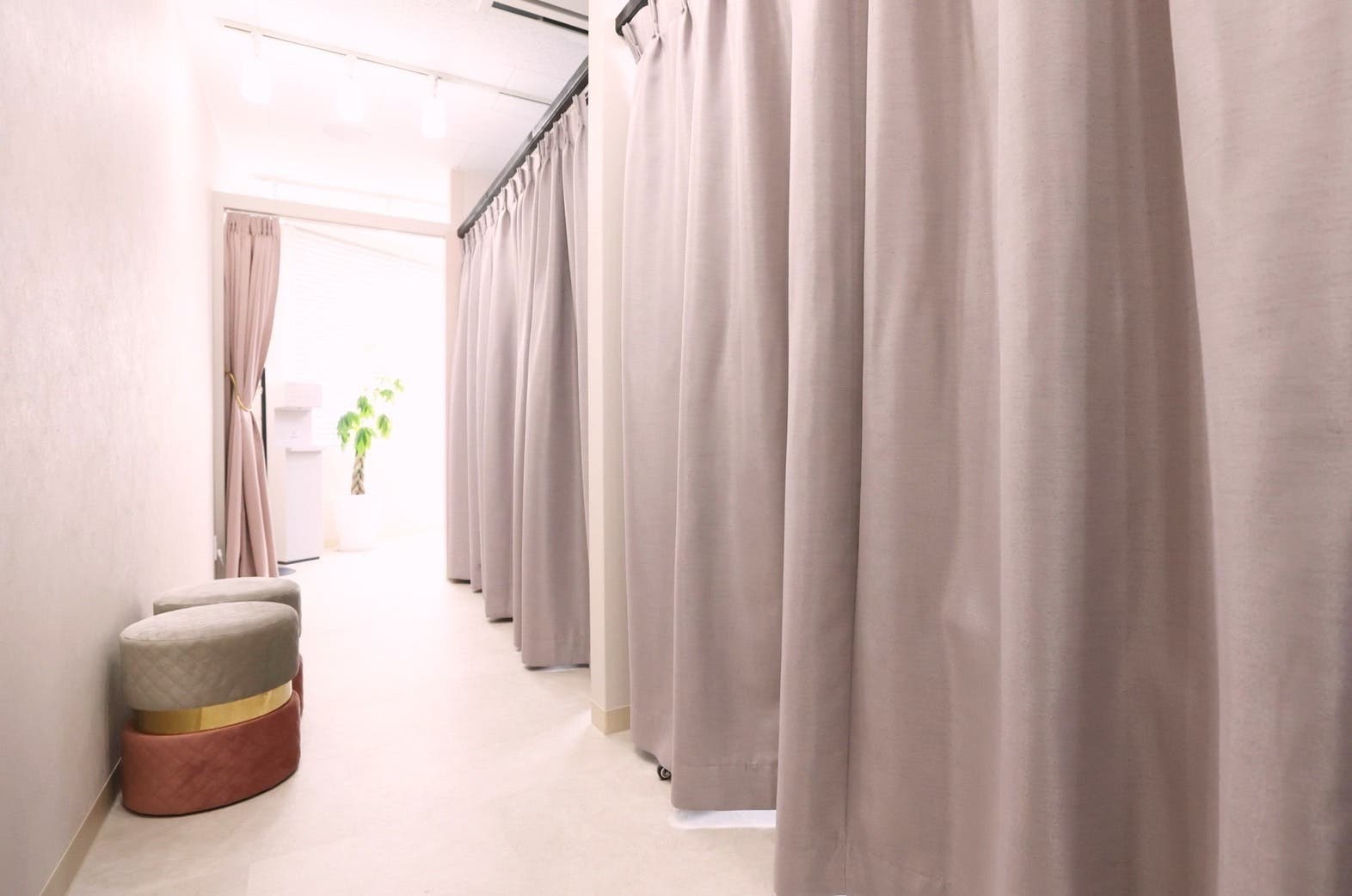 【近鉄八尾駅すぐ】清潔な半個室レンタルスペース｜エステ・サロン練習に最適の写真2