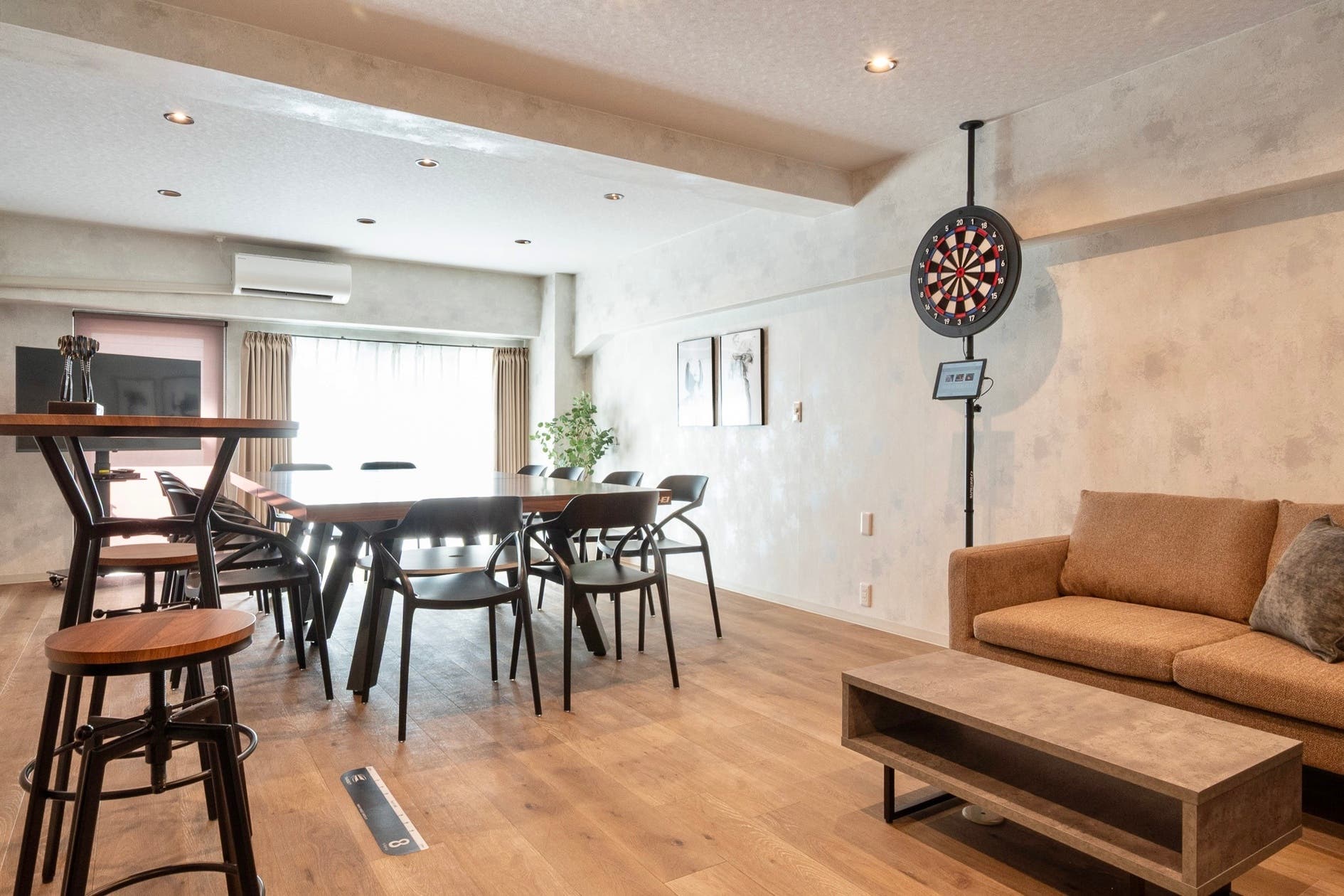 ミリオンPlay新大阪【新大阪駅3分】最大20名/卓球デスク/ダーツ/モニター/持込飲食・ケータリング手配可の写真1