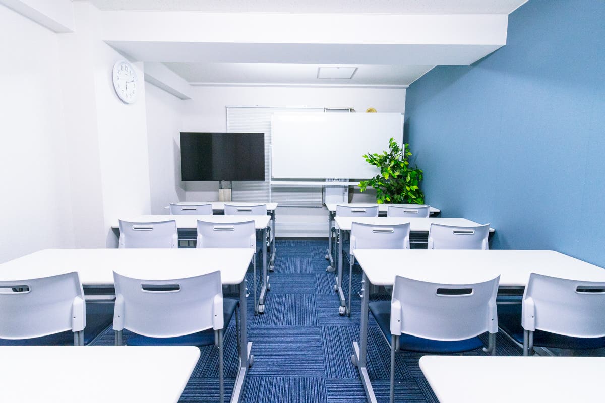 【札幌駅出口目の前の最高の立地！定員16名！】大型モニター・10Gbps光回線・WiFi無料！ふれあい貸し会議室 札幌No149の写真1