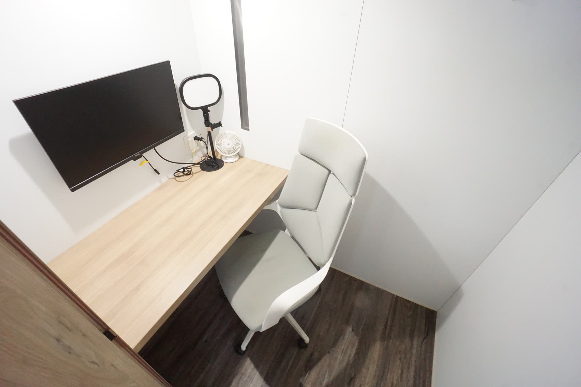 ＜PaO Work 405新宿No.6＞完全個室ワークブース💼光回線Wi-Fi📶モニター🖥テレワーク/ZOOM/面接/自習/作業の写真1