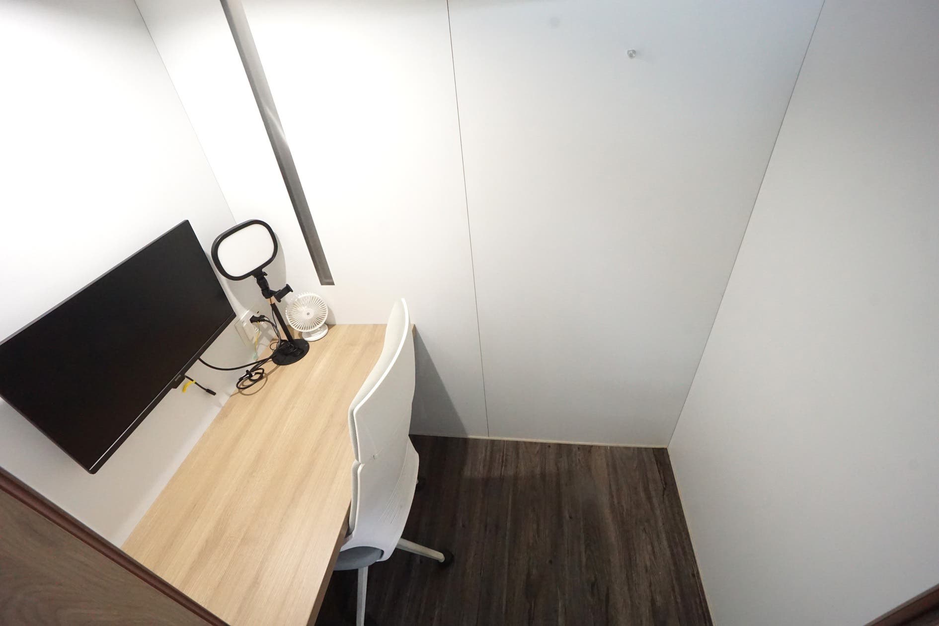 ＜PaO Work 405新宿No.6＞完全個室ワークブース💼光回線Wi-Fi📶モニター🖥テレワーク/ZOOM/面接/自習/作業の写真4