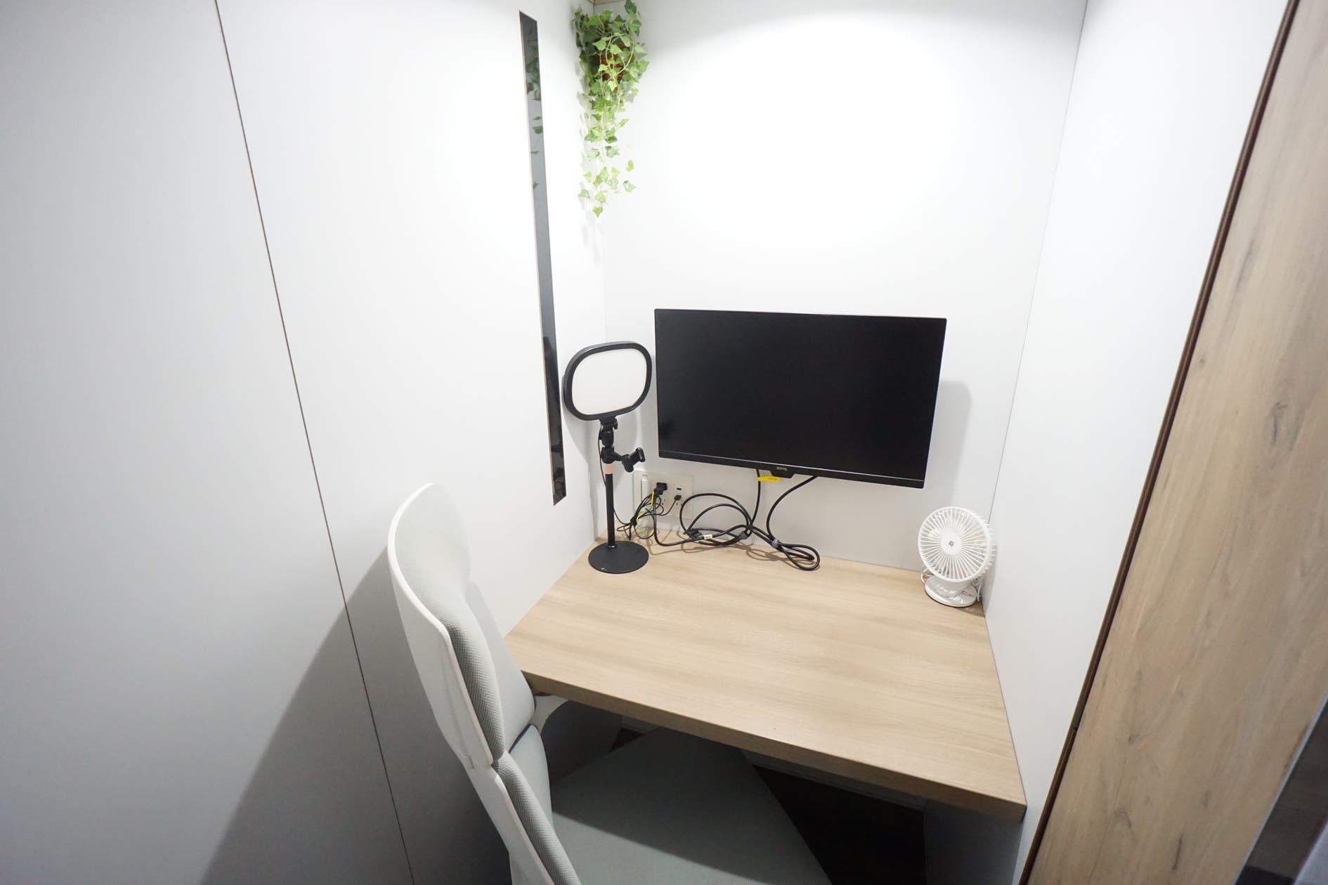 ＜PaO Work 405新宿No.7＞完全個室ワークブース💼光回線Wi-Fi📶モニター🖥テレワーク/ZOOM/面接/自習/作業の写真3