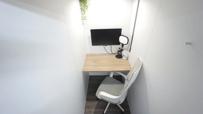 <PaO Work 405新宿No.8>完全個室ワークブース💼光回線Wi-Fi📶モニター🖥テレワーク/ZOOM/面接/自習/作業の写真3