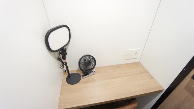 <PaO Work 405新宿No.9>完全個室ワークブース💼光回線Wi-Fi📶電源🔌テレワーク/ZOOM/面接/自習/作業の写真3
