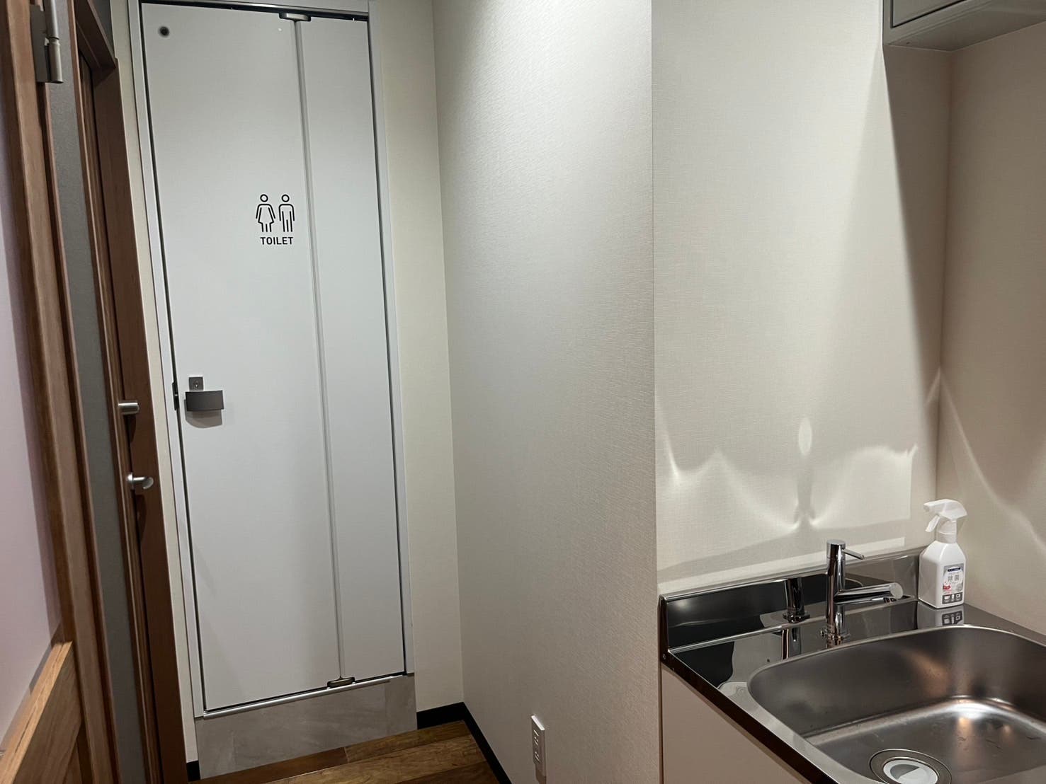 【品川駅から徒歩1分】モニター・フリードリンク付き1名個室（ブース1）7階※予約時間前は入室不可の写真12