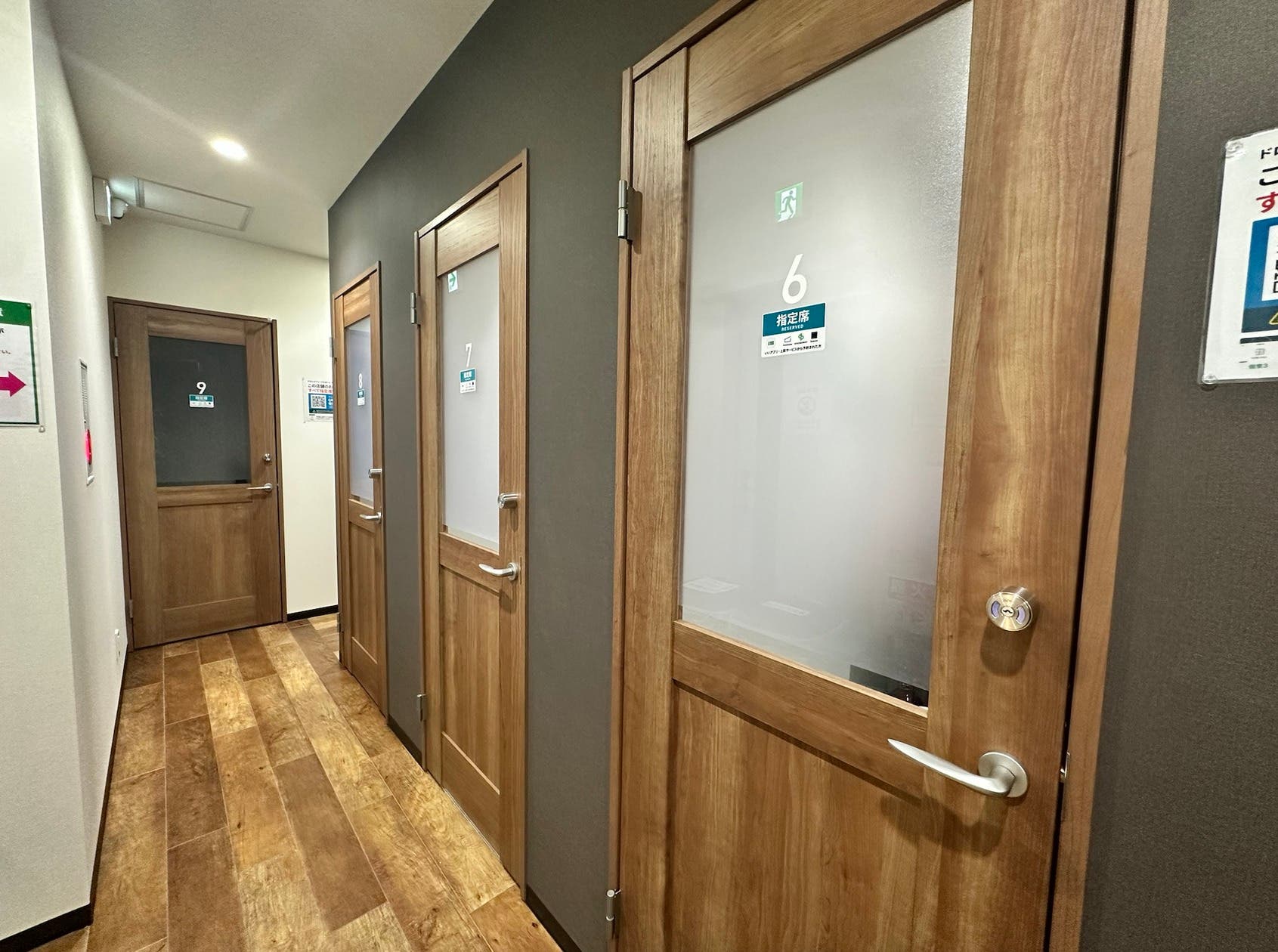 【品川駅から徒歩1分】モニター・フリードリンク付き1名個室（ブース2）7階※予約時間前は入室不可の写真3