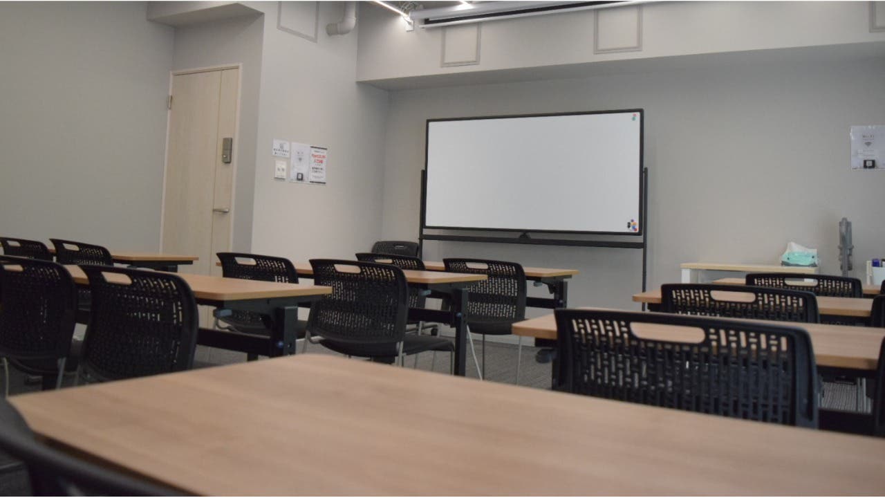 【イベントに最適♪港区・赤坂のセミナールーム】溜池山王駅徒歩３分！防音・設備充実のセミナールーム貸スペースペチャクチャRoom３の写真2