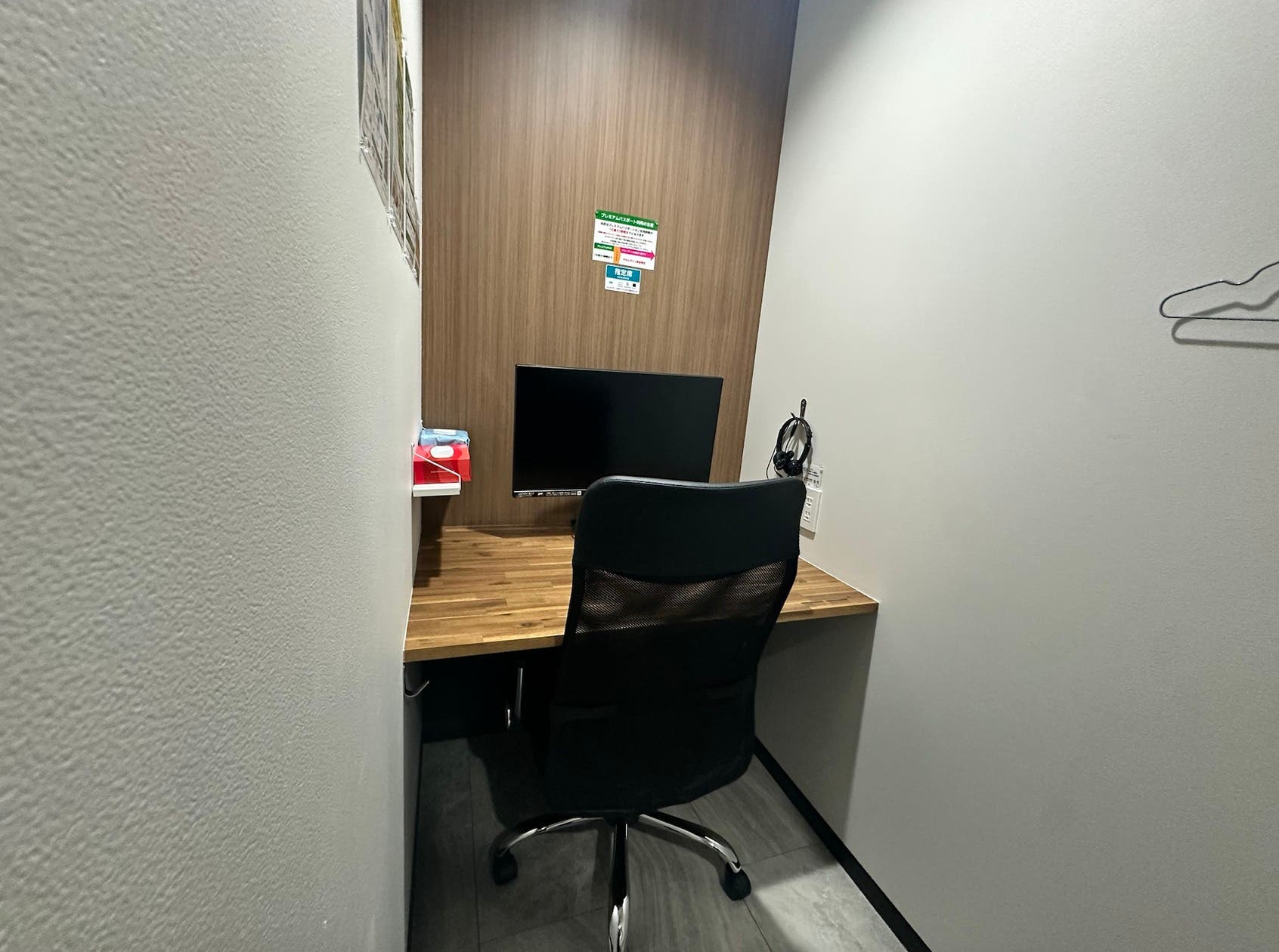 【品川駅から徒歩1分】モニター・フリードリンク付き1名個室（ブース24）8階※予約時間前は入室不可の写真7