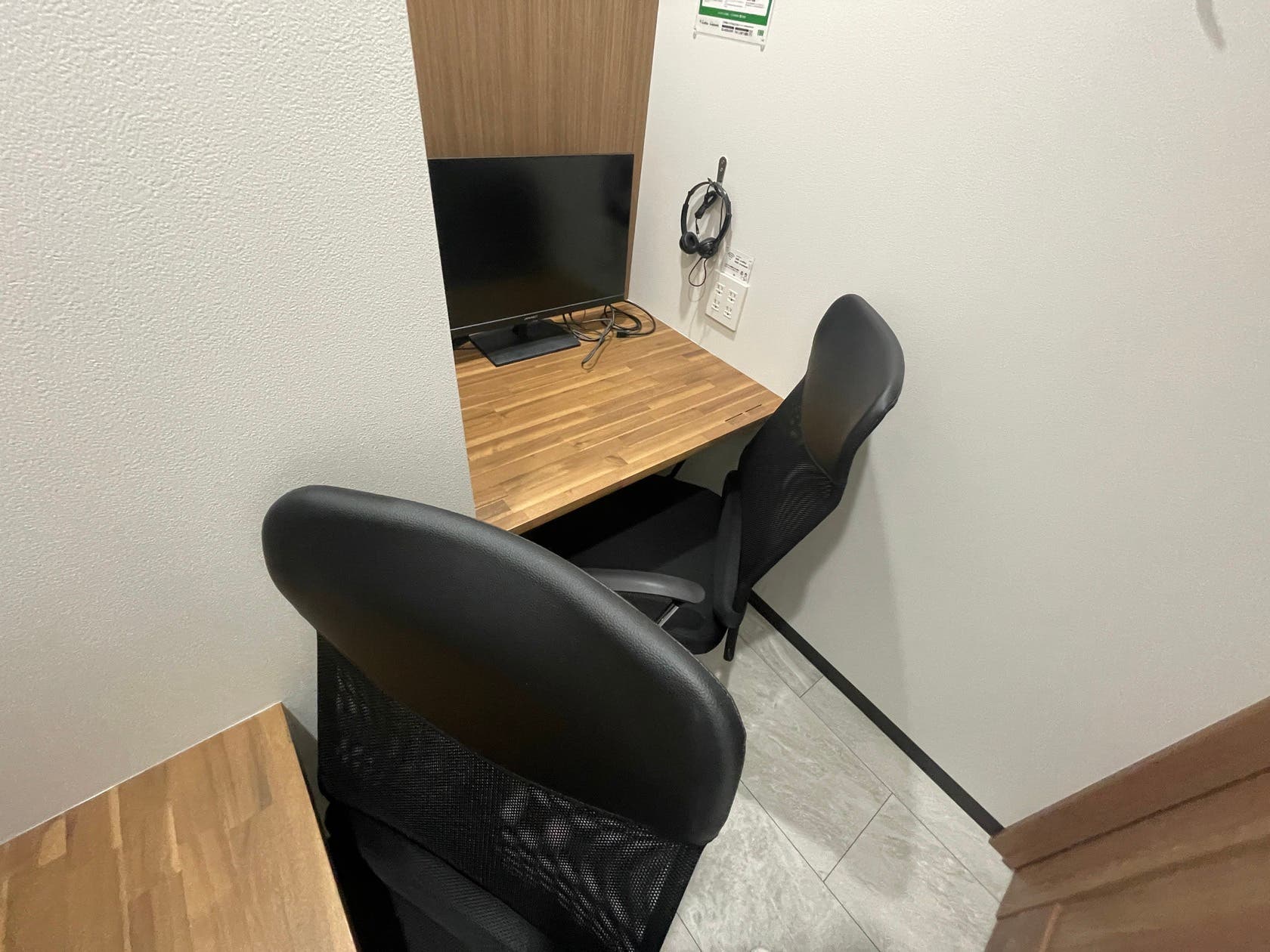 【品川駅から徒歩1分】モニター・フリードリンク付き2名個室（ブース13）7階※予約時間前は入室不可の写真4