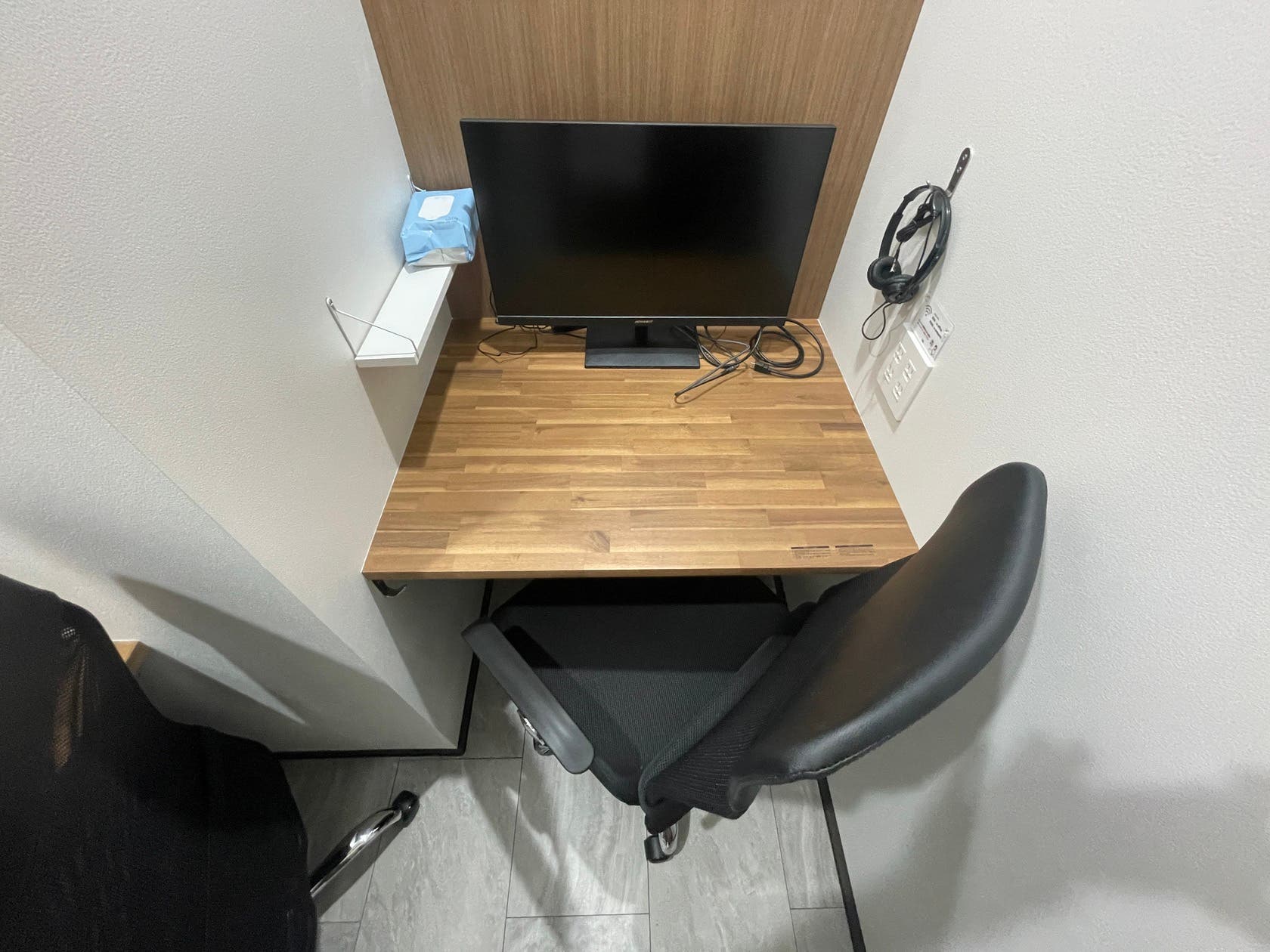 【品川駅から徒歩1分】モニター・フリードリンク付き2名個室（ブース13）7階※予約時間前は入室不可の写真5