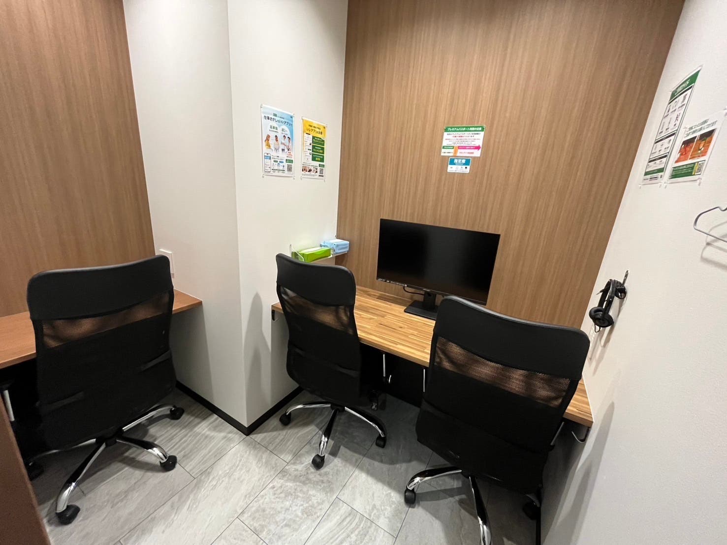 【品川駅から徒歩1分】モニター・フリードリンク付き3名個室（ブース3）7階※予約時間前は入室不可の写真7