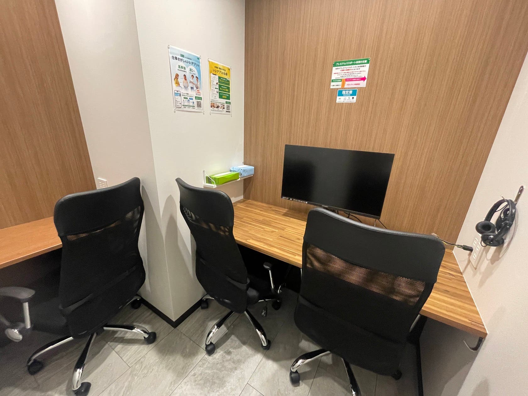 【品川駅から徒歩1分】モニター・フリードリンク付き3名個室（ブース16）8階※予約時間前は入室不可の写真2