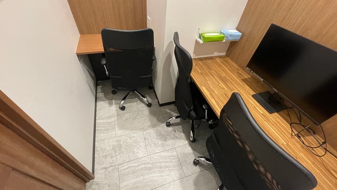 【品川駅から徒歩1分】モニター・フリードリンク付き3名個室(ブース16)8階※予約時間前は入室不可の写真4