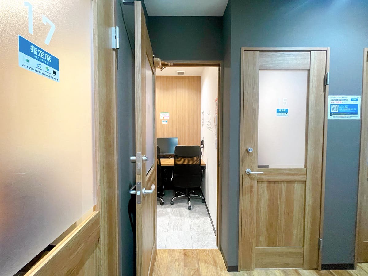 【品川駅から徒歩1分】モニター・フリードリンク付き4名会議室（Room B）7階※予約時間前は入室不可の写真5
