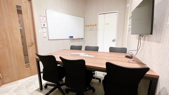 【品川駅から徒歩1分】モニター・フリードリンク付き6名会議室(Room C)8階※予約時間前は入室不可の写真5