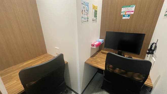 【品川駅から徒歩1分】モニター・フリードリンク付き2名個室(ブース13)7階※予約時間前は入室不可の写真1