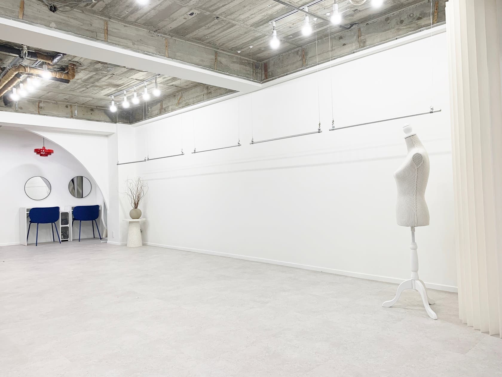 OPEN【25％オフ】神保町駅3分✨自然光5.8m/白壁6.7m/ポートレート/アパレル/商品撮影/インタビュー/撮影会/前撮りの写真12