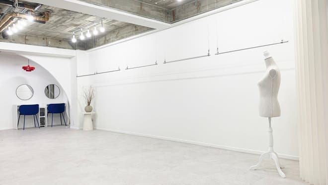 OPEN【25%オフ】神保町駅3分✨自然光5.8m/白壁6.7m/ポートレート/アパレル/商品撮影/インタビュー/撮影会/前撮りの写真12