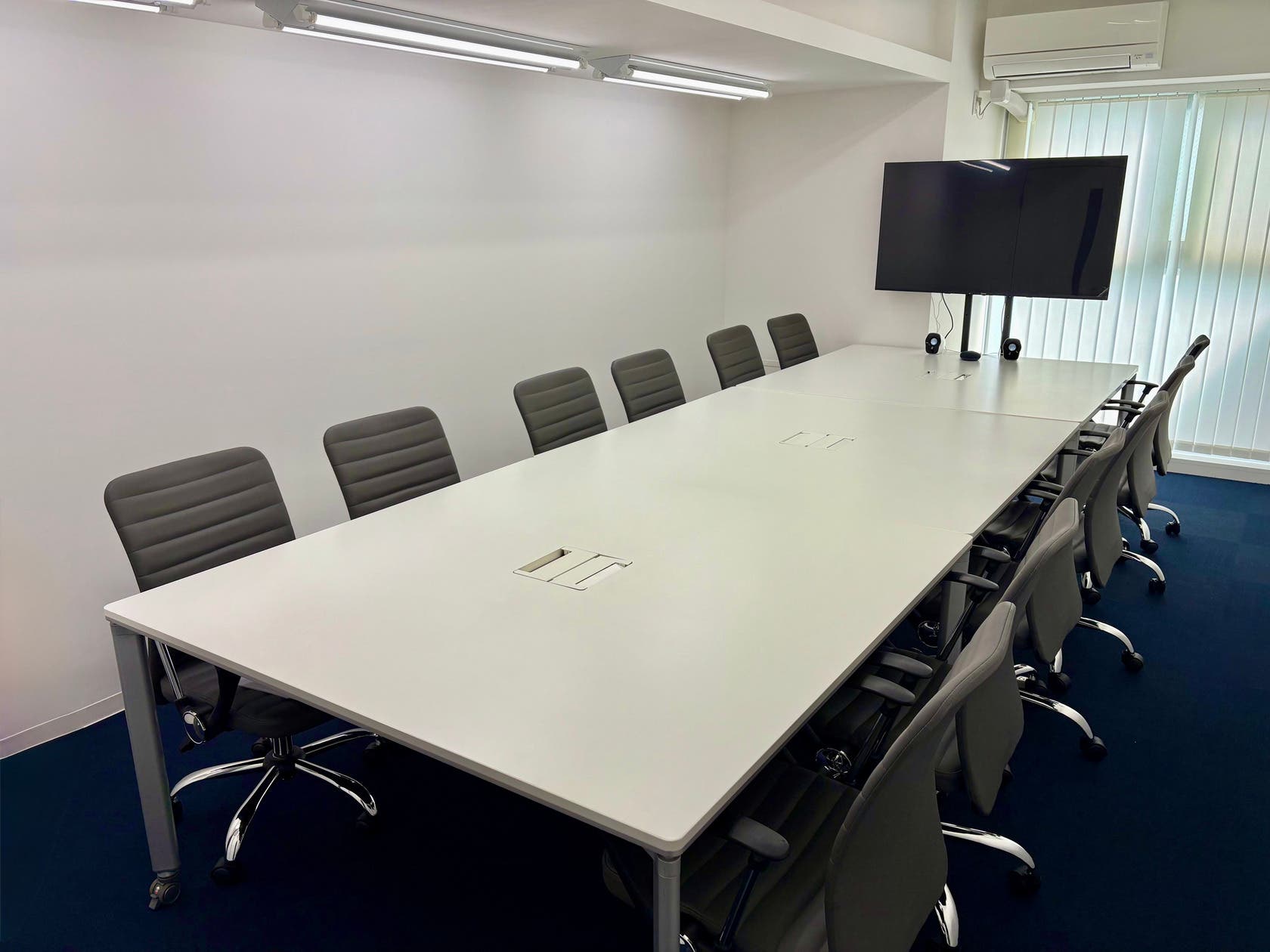 一日6,950円で利用可能。インボイス対応＆AI議事録体験で安心・効率的な会議を【roomA】の写真5