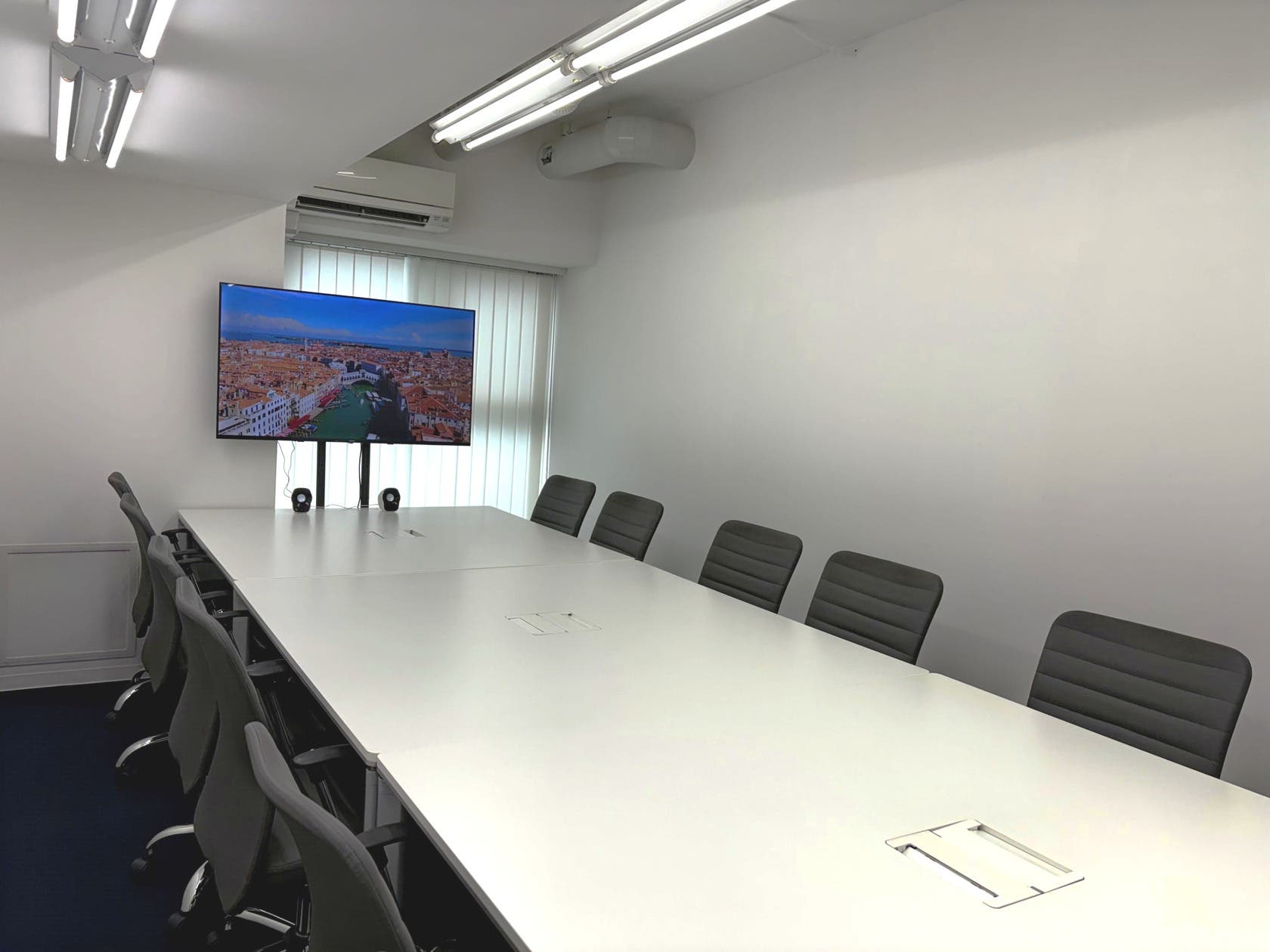 一日6,950円で利用可能。インボイス対応＆AI議事録体験で安心・効率的な会議を【roomA】の写真6