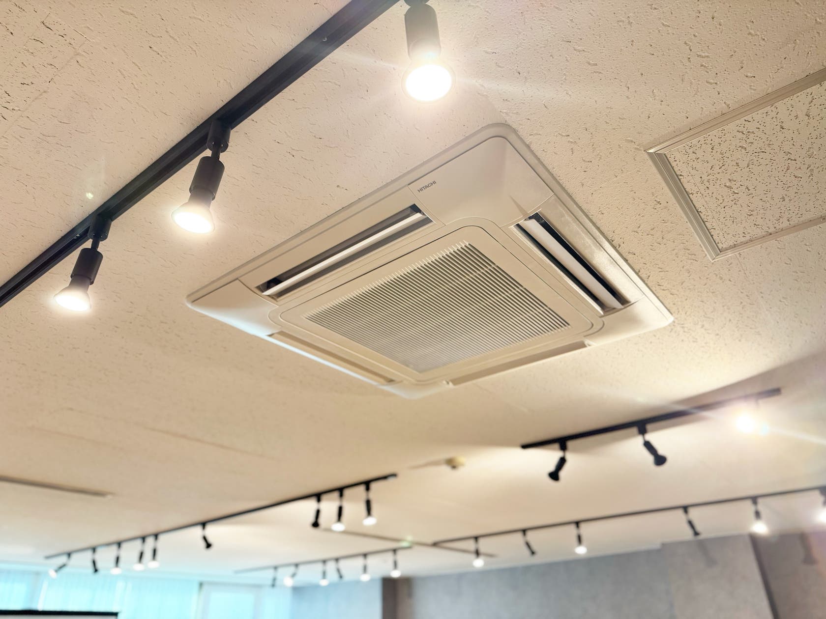 駅直結！新橋駅徒歩1分｜最大51名｜セミナー講演、懇親会、勉強会に最適！｜セミナールーム『チャップリン』の写真29