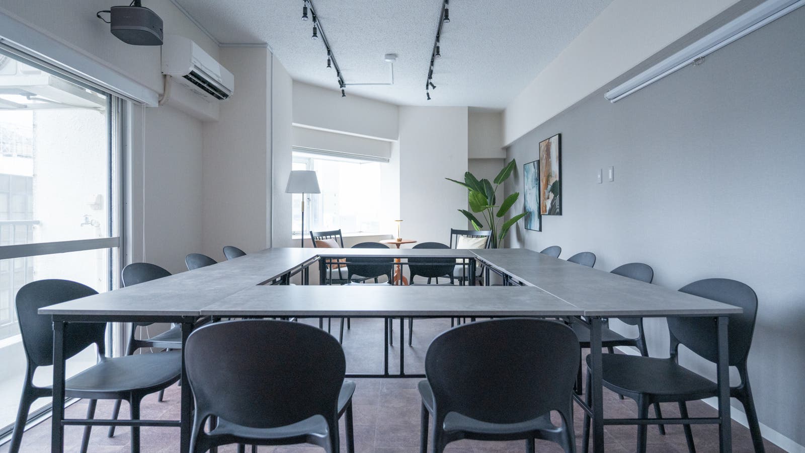 【注目】10月新規オープン✨西中島南方駅徒歩2分🚋新大阪駅徒歩8分🚃24時間利用OK！オシャレな会議室！✨オープン割適用中！の写真3