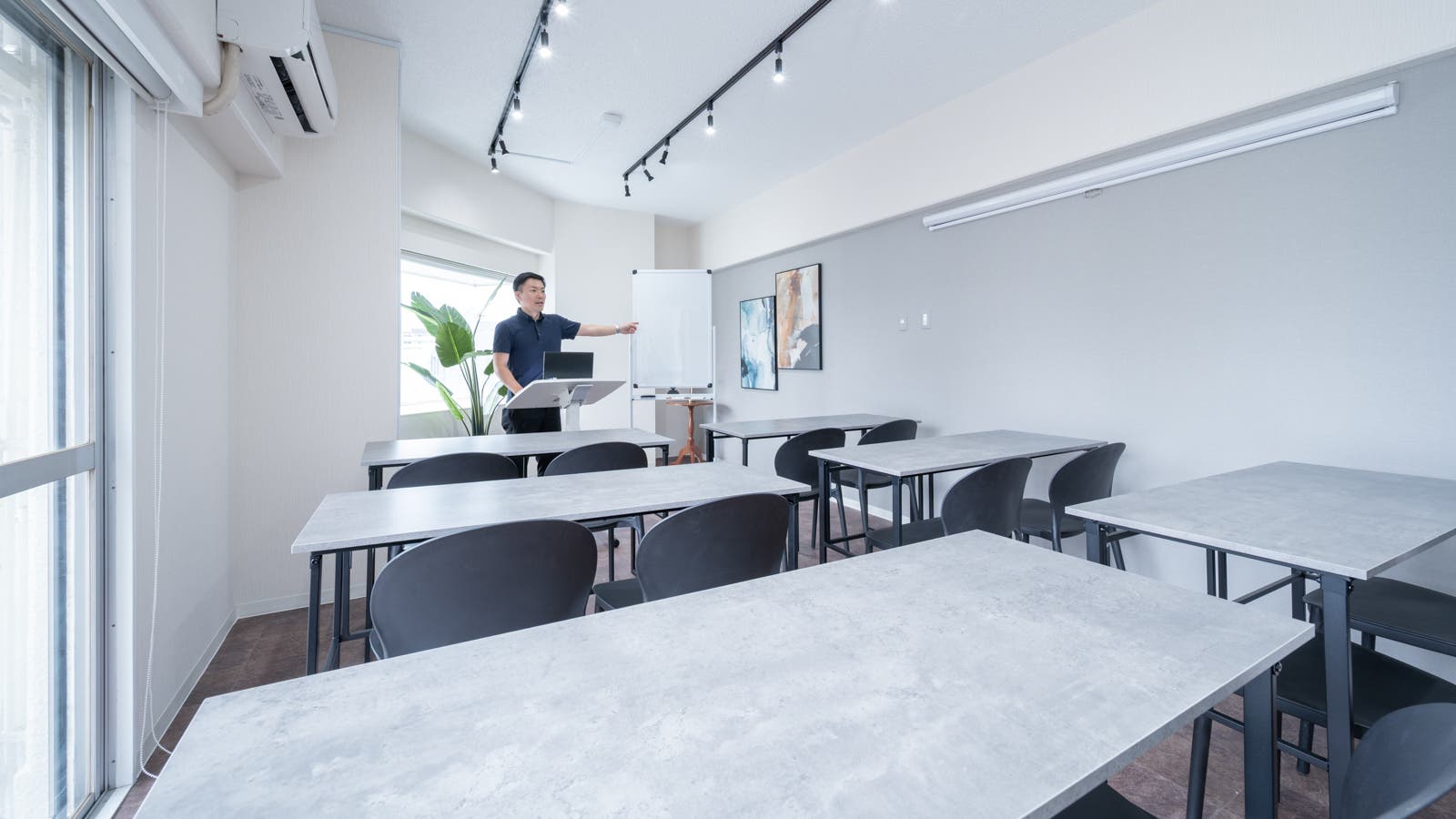 【注目】10月新規オープン✨西中島南方駅徒歩2分🚋新大阪駅徒歩8分🚃24時間利用OK！オシャレな会議室！✨オープン割適用中！の写真2