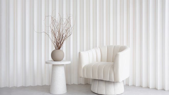 OPEN【25%オフ】神保町駅3分✨自然光5.8m/白壁6.7m/ポートレート/アパレル/商品撮影/インタビュー/撮影会/前撮りの写真2